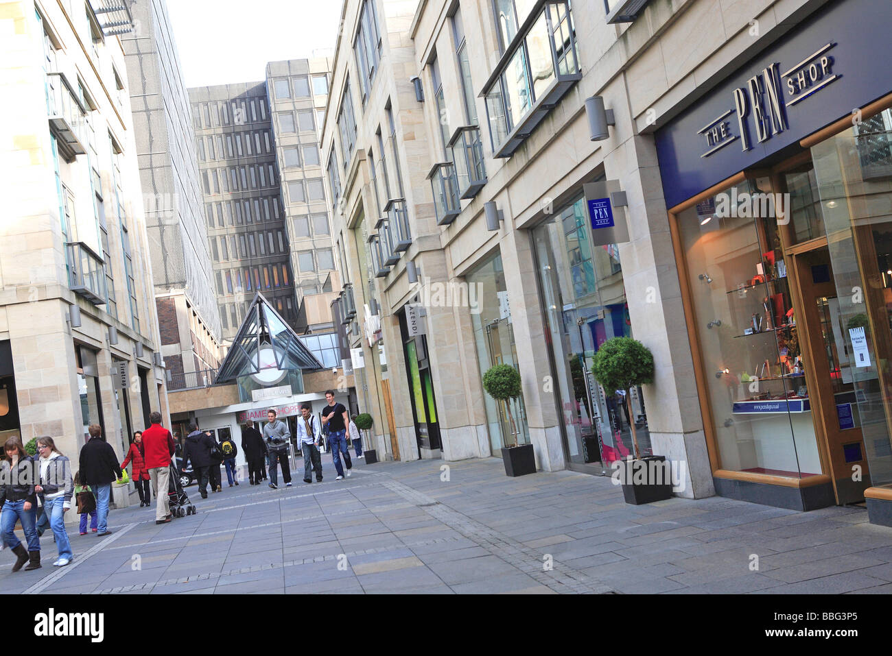 Multrees Walk/St James Shopping Centre Stock Photo - Alamy