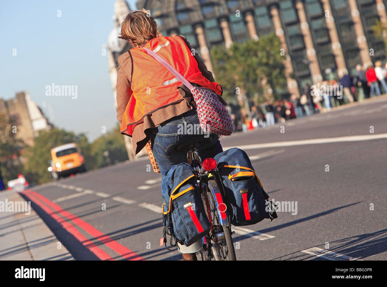 Bike riding westminster hi-res stock photography and images - Alamy