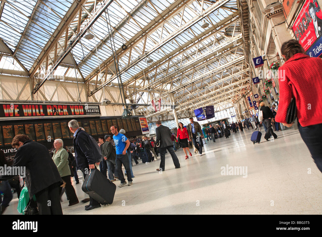 London, Waterloo Station, Concourse Stock Photo - Alamy