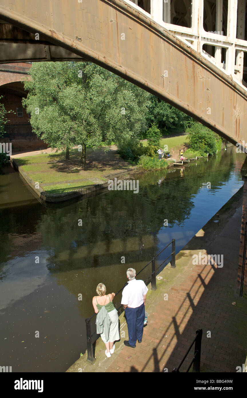 Manchester people watching hi-res stock photography and images - Alamy