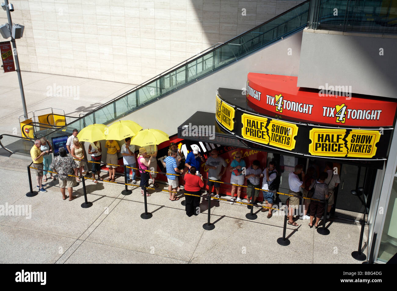 Kiosk mall hi-res stock photography and images - Alamy