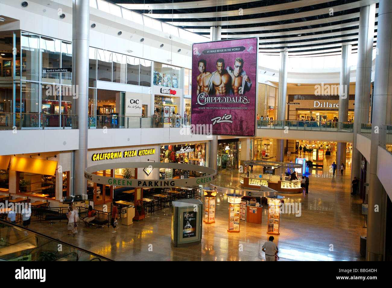 Fashion Show Shopping Mall Stock Photo - Alamy