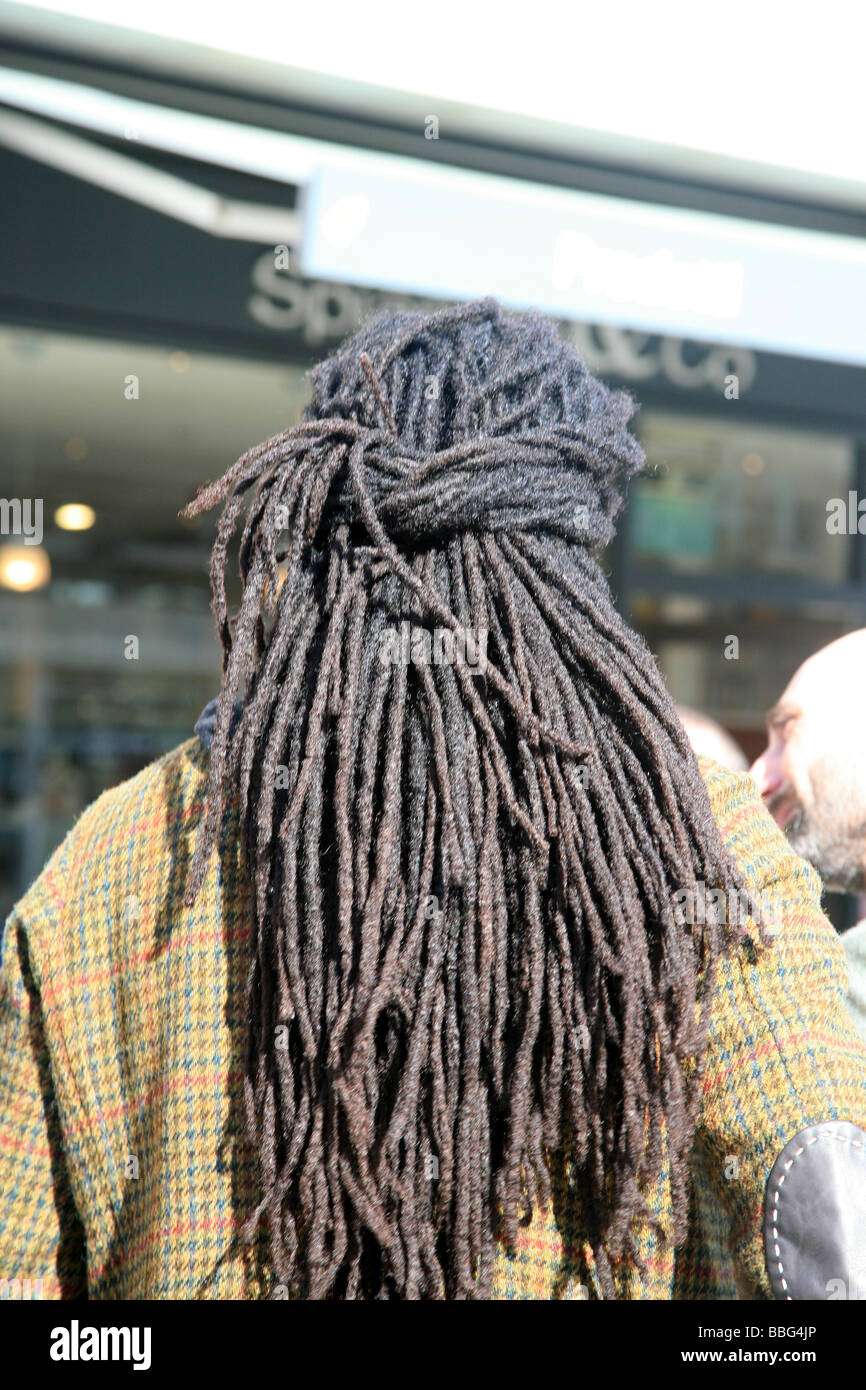Men with dreadlocks on the street hi-res stock photography and images ...