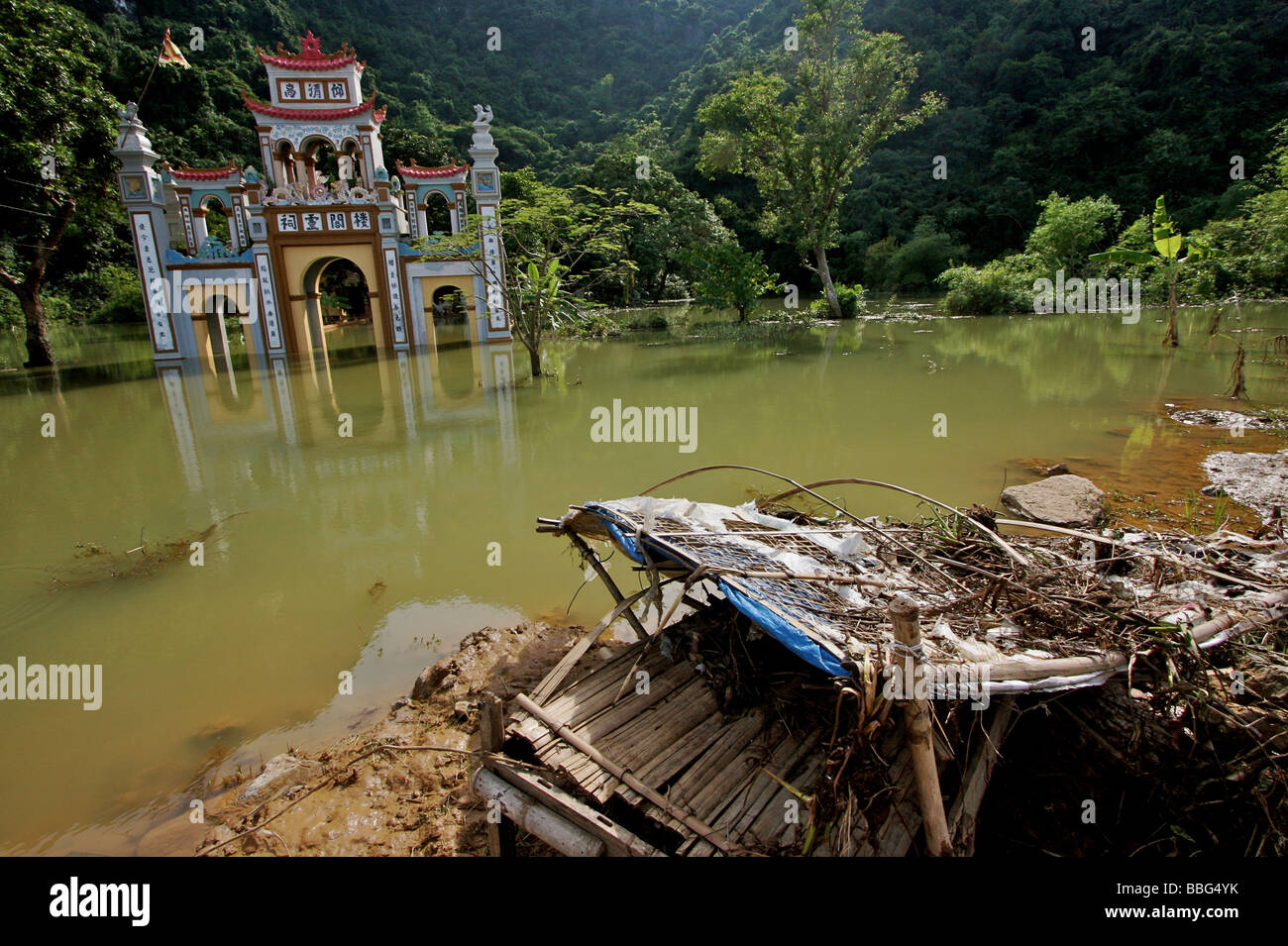 Flooded temple hi-res stock photography and images - Alamy