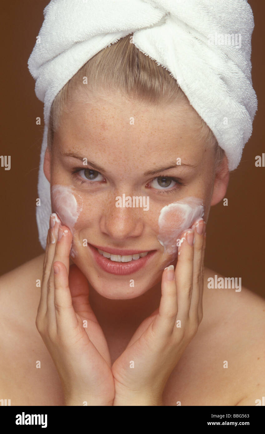 young woman giving herself a face mask Stock Photo - Alamy
