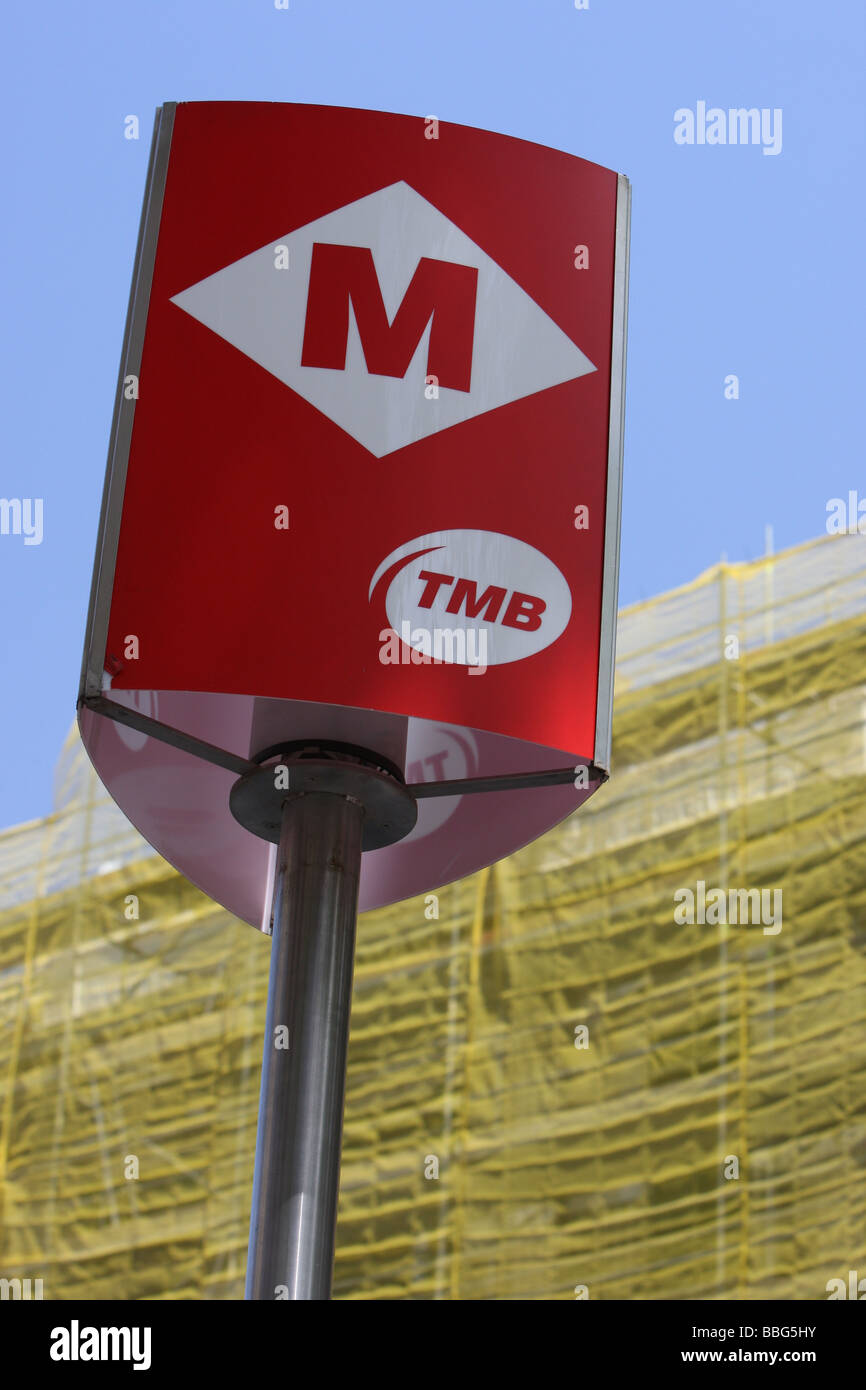 Barcelona metro sign hi-res stock photography and images - Alamy