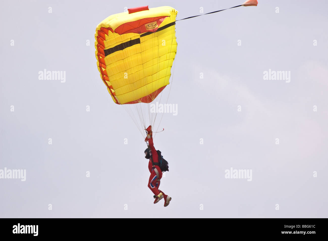 Parachute flyers hi-res stock photography and images - Alamy