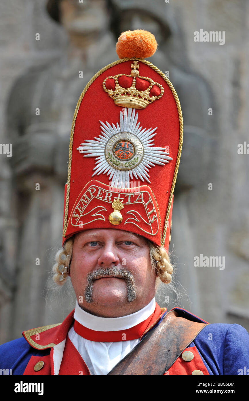 18th century military uniforms hi-res stock photography and images - Alamy