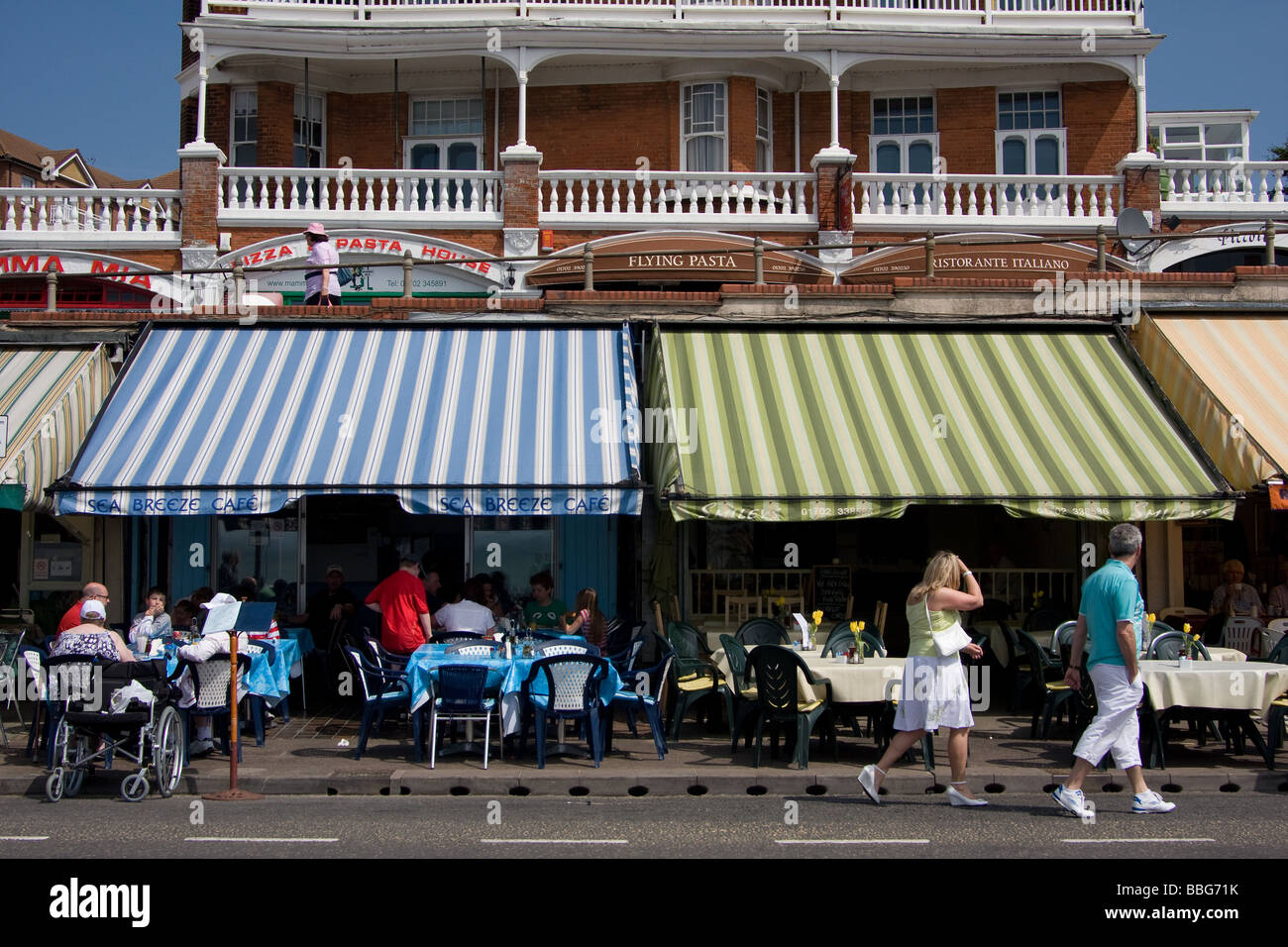 al fresco diners restaurant tables dining eat out southend air festival ...