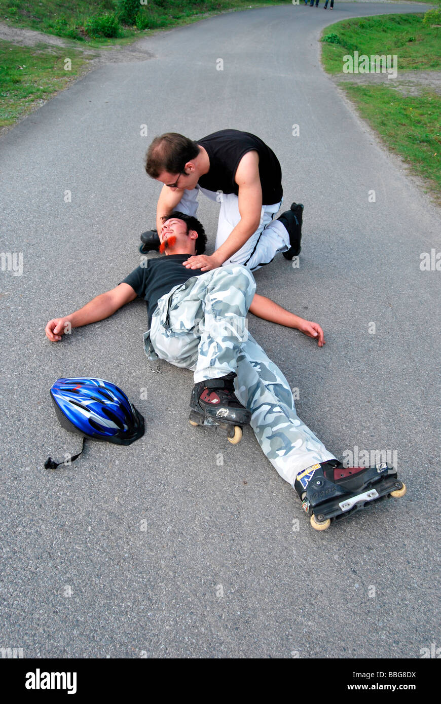 Lying motionless hi-res stock photography and images - Alamy