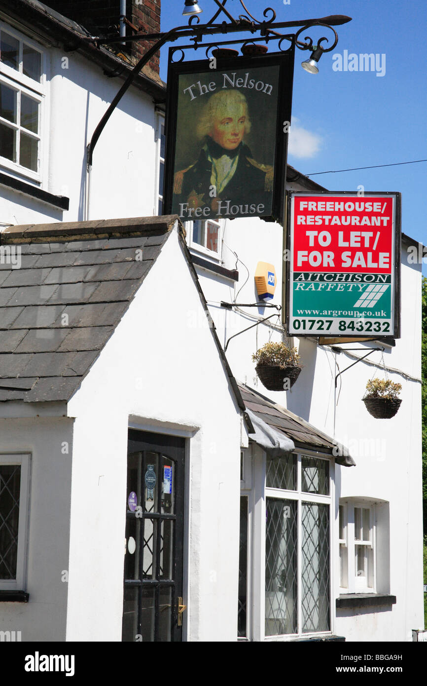 Closed village public house hi-res stock photography and images - Alamy