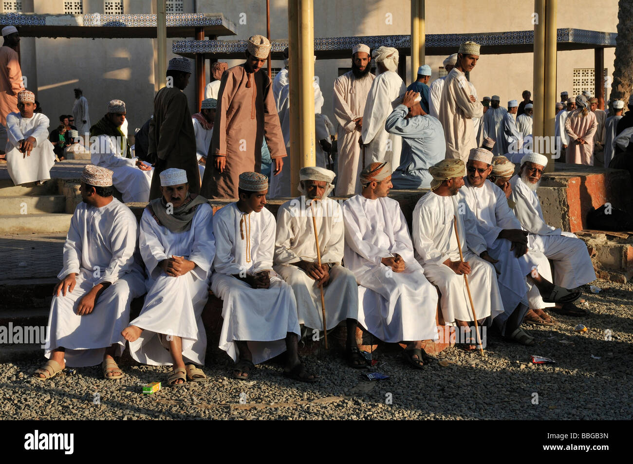 Omani men in traditional clothing hi-res stock photography and images ...