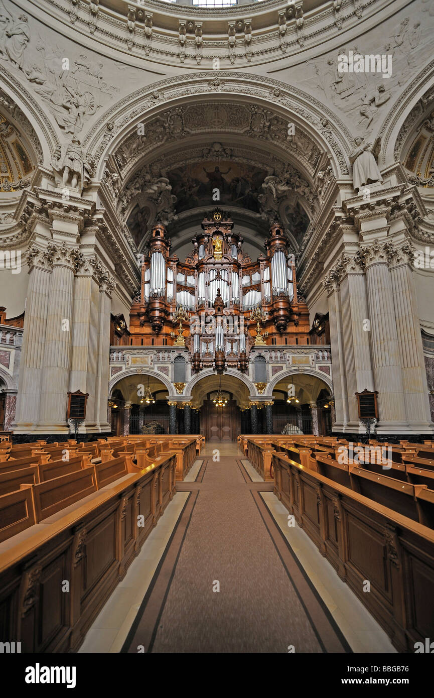 Music instruments organs organ cathedral hi-res stock photography and ...