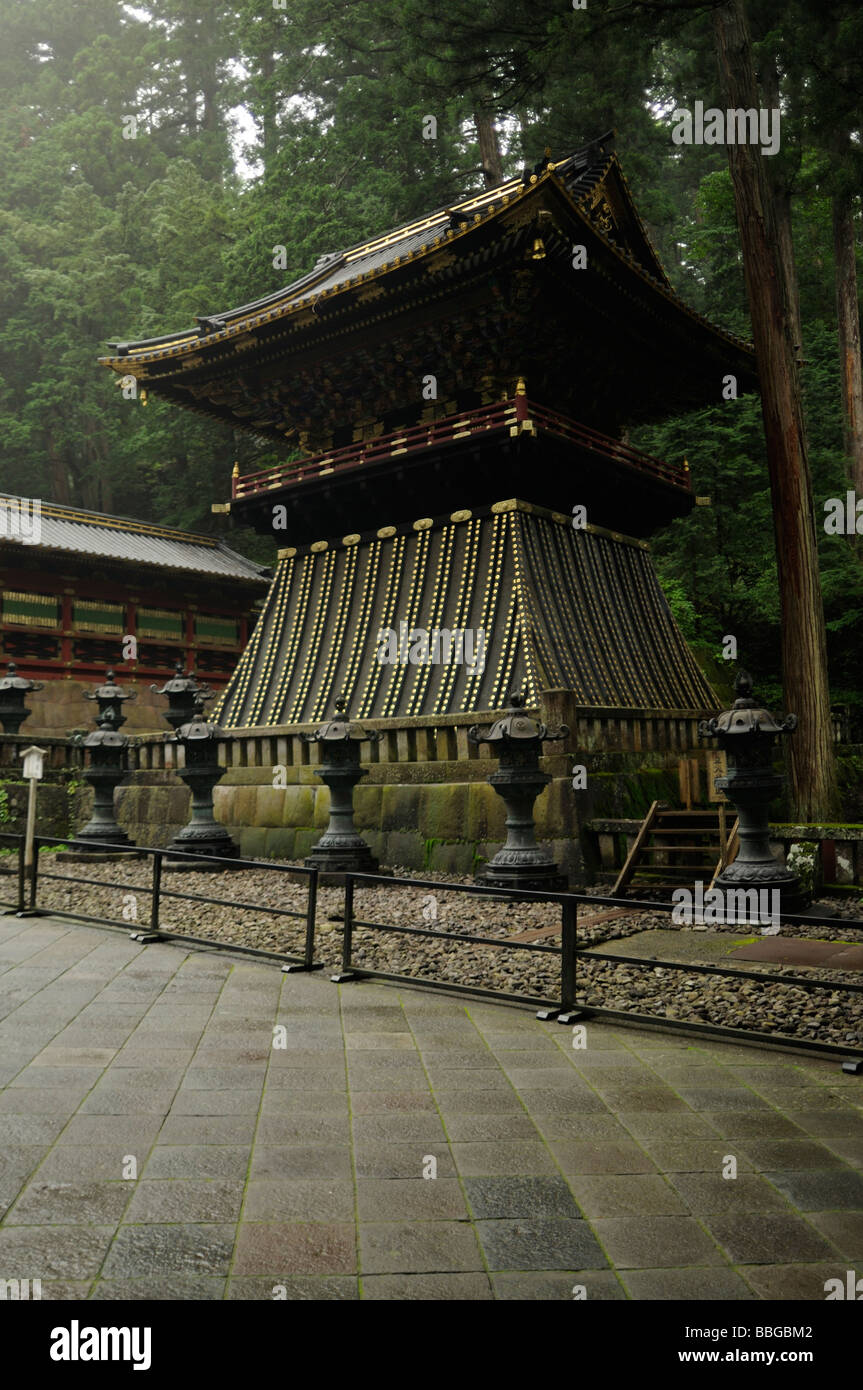 Bell tower (Shourou) in front of Yashamon Gate (aka Botanmon Gate ...