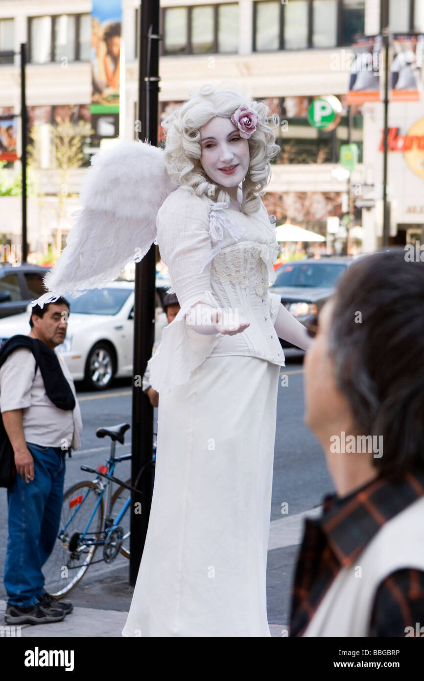 Human statue street performer in hi-res stock photography and images ...