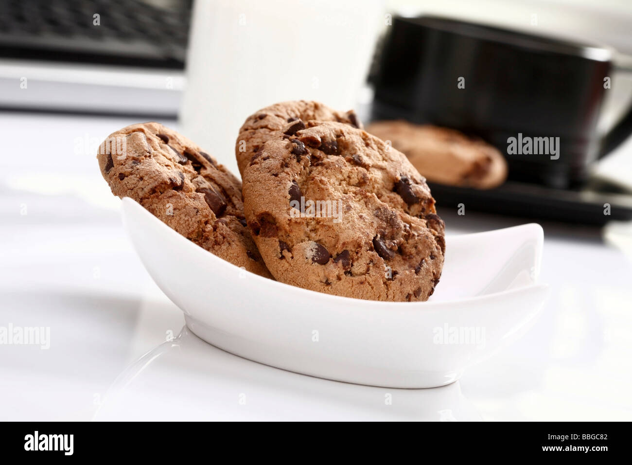Eating pastry in the office hi-res stock photography and images - Alamy