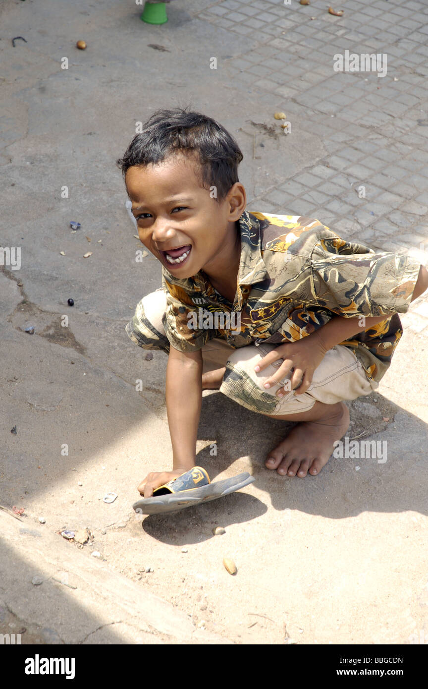 Begging kid hi-res stock photography and images - Alamy
