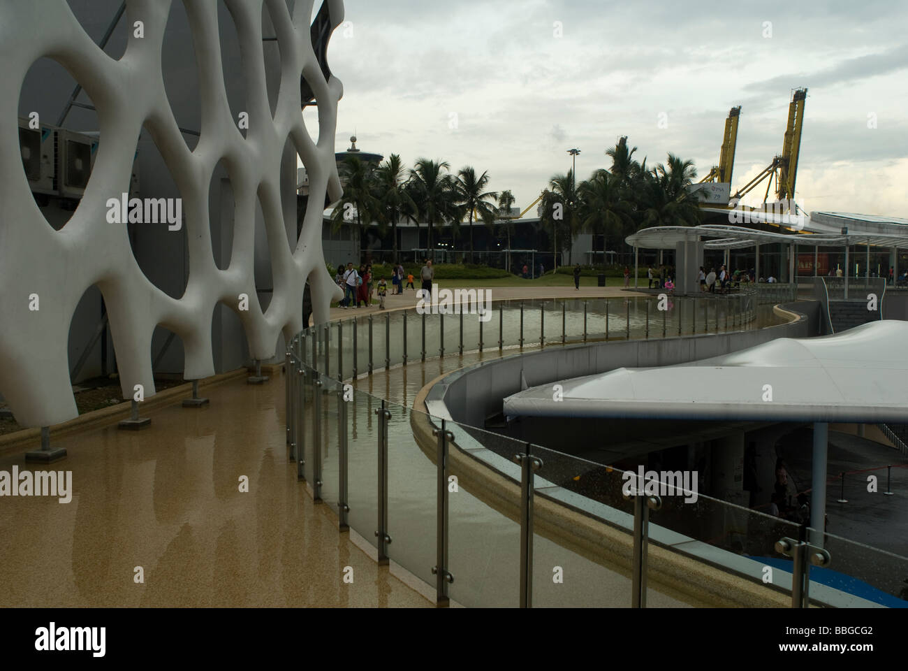 "vivo city" vivo singapore "roof garden Stock Photo - Alamy