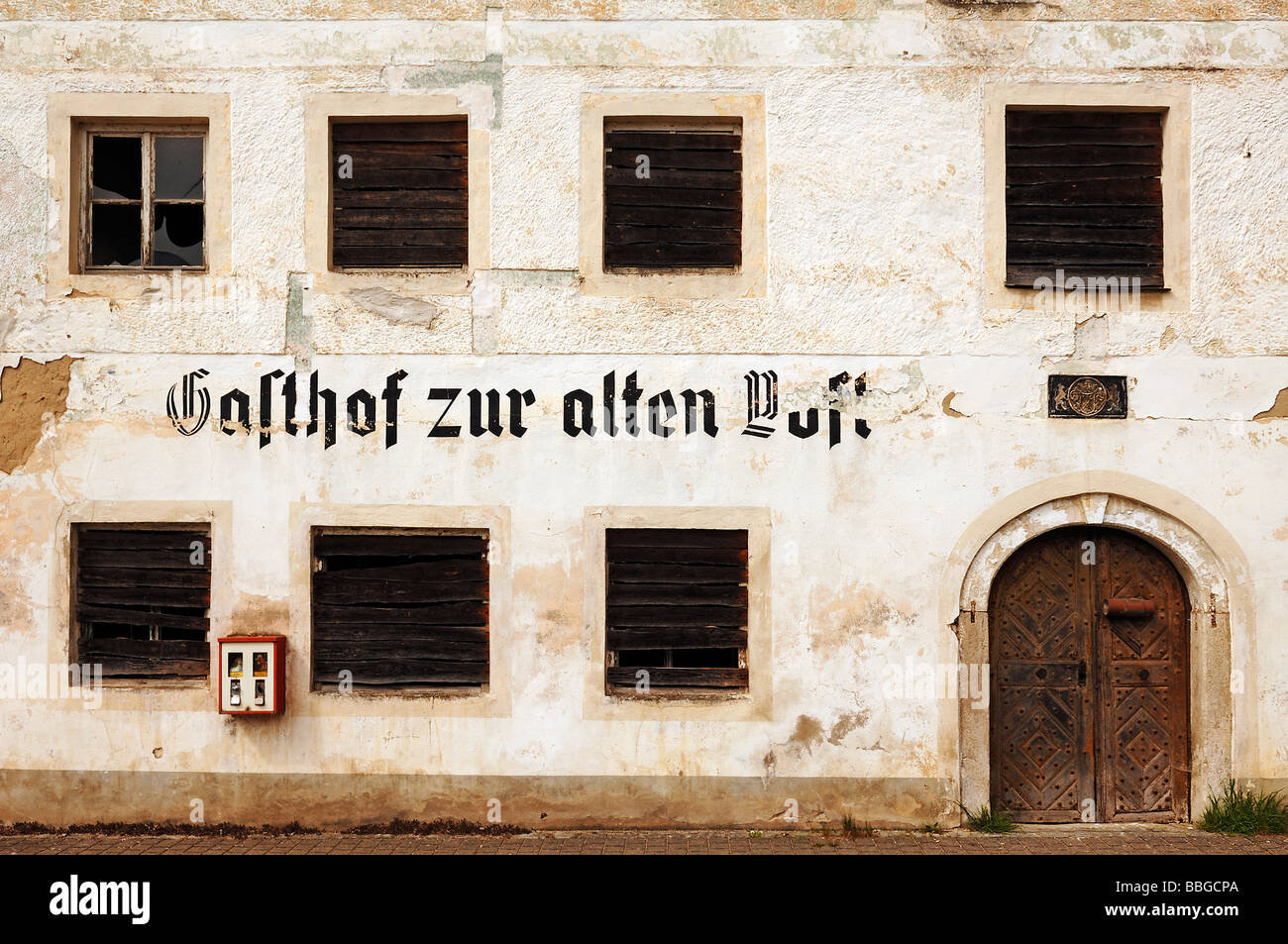 Facade of a dilapidated old inn "Gasthof zur Post", detail, Kinding ...