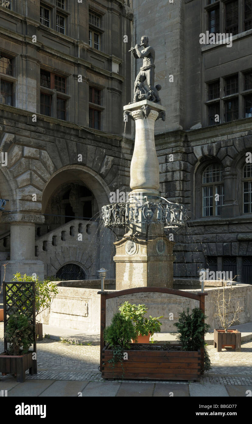 City hall fountain hi-res stock photography and images - Alamy