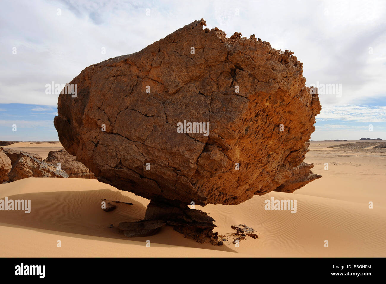Rock formation sahara hi-res stock photography and images - Alamy