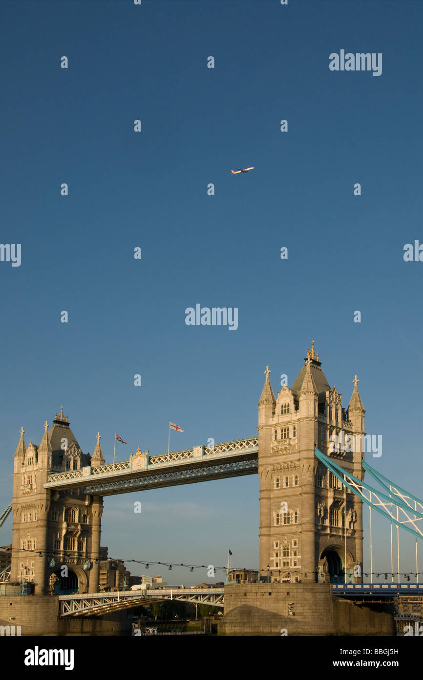 Flying over tower bridge hi-res stock photography and images - Alamy