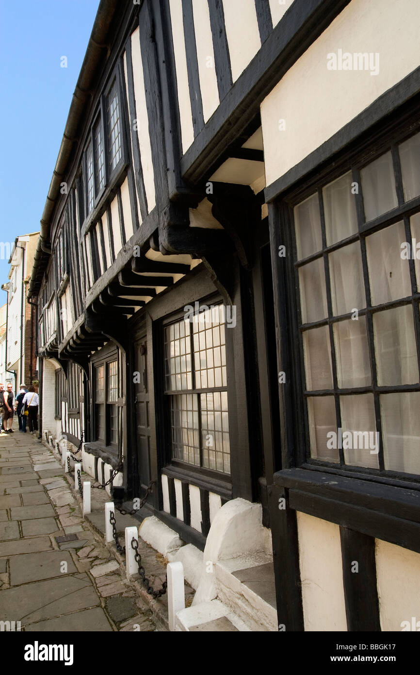 Vertical timbers house hi-res stock photography and images - Alamy