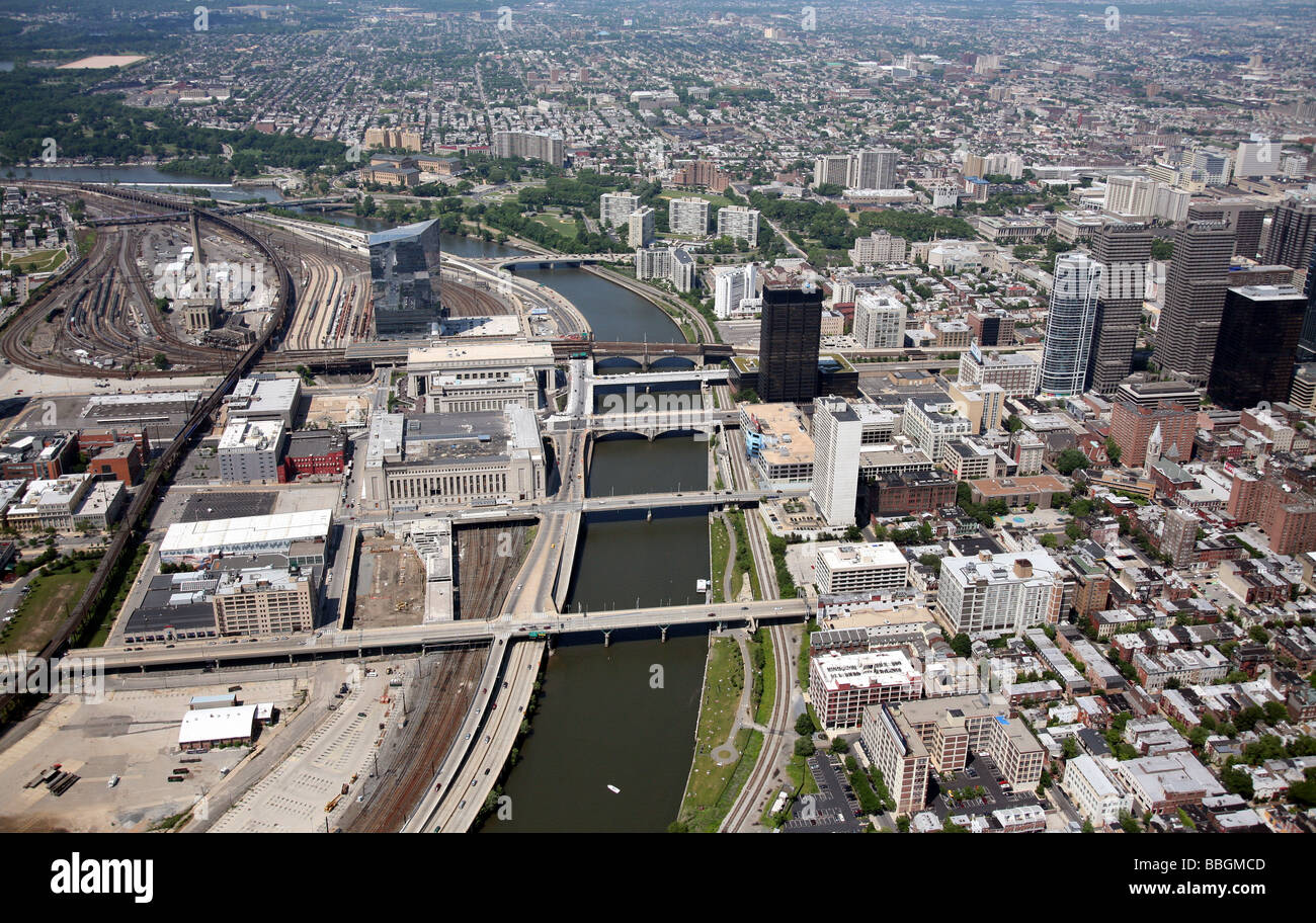 Aerial view of Schuylkill River as it winds through Philadelphia ...