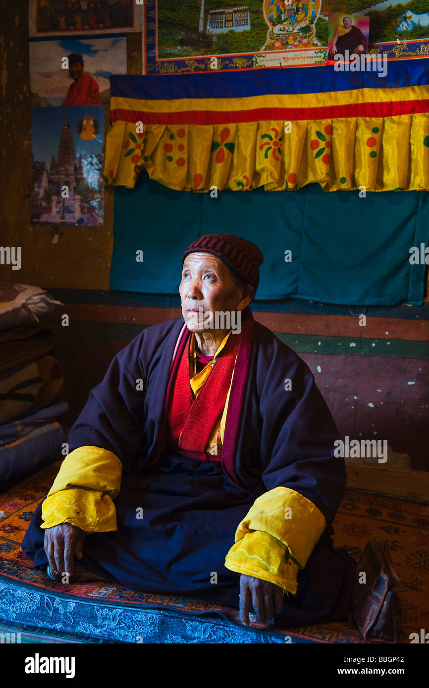 Bhutan Thimphu Bhutanese Man Stock Photos & Bhutan Thimphu Bhutanese ...