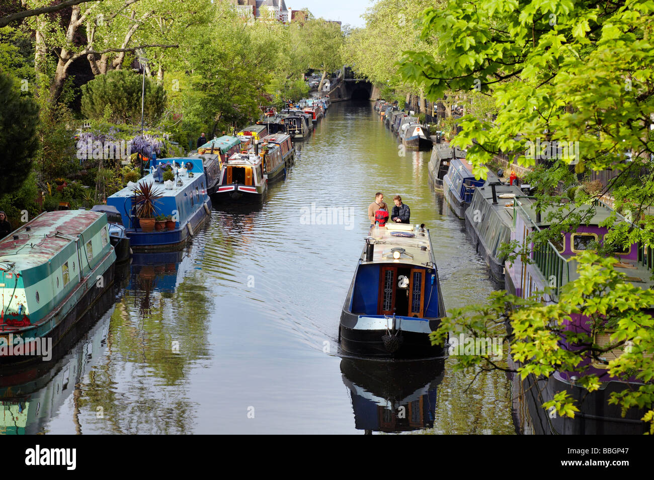 Canal boats on grand union canal hi-res stock photography and images ...