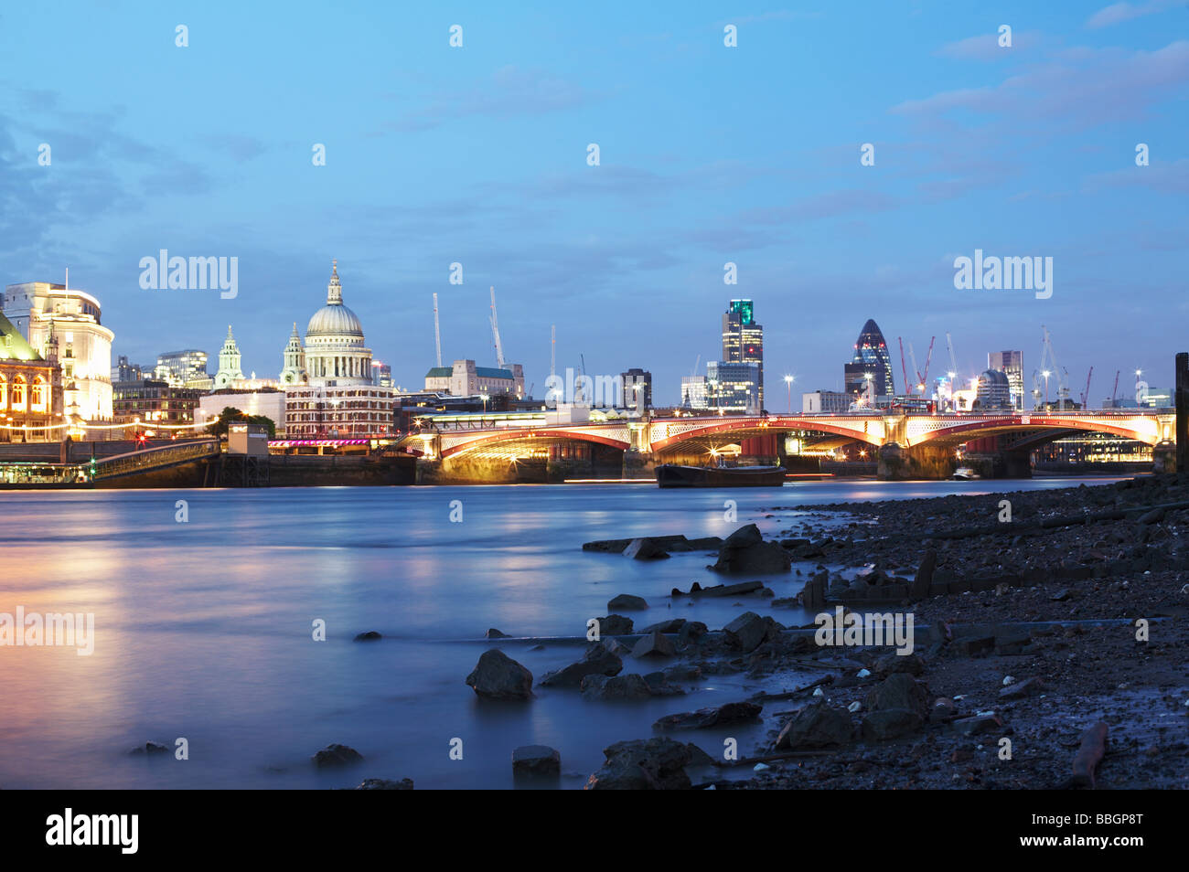 Thames at low tide hi-res stock photography and images - Alamy