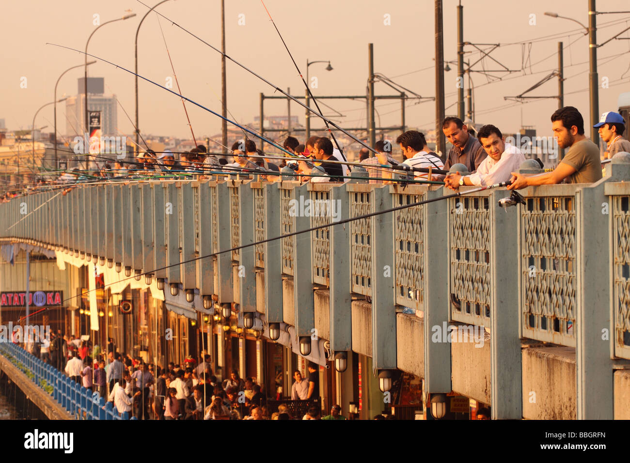 Two tier bridge hi-res stock photography and images - Alamy