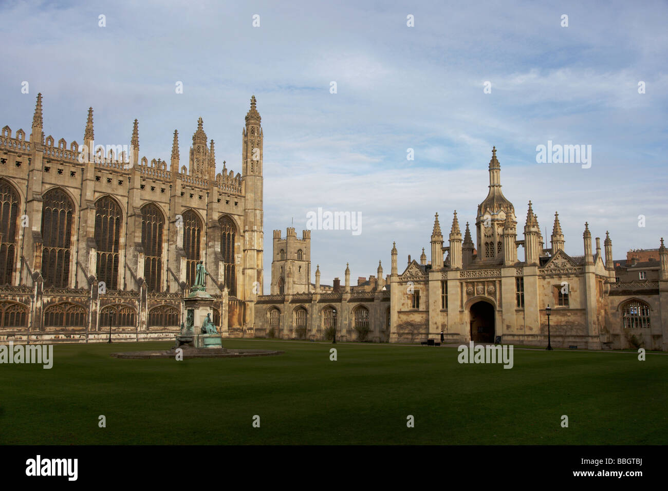 Kings college main entrance hi-res stock photography and images - Alamy
