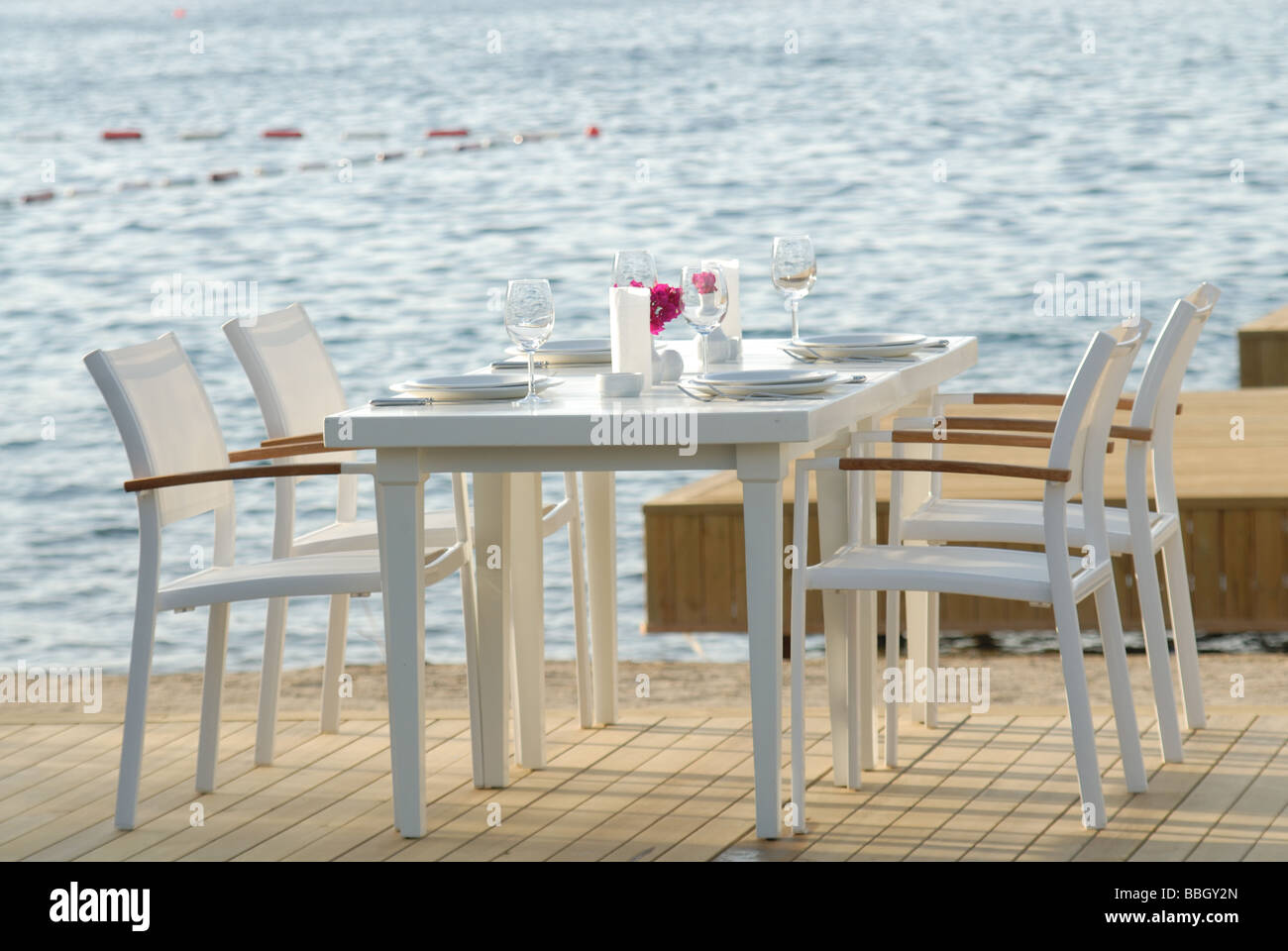 Beach table setting hi-res stock photography and images - Alamy