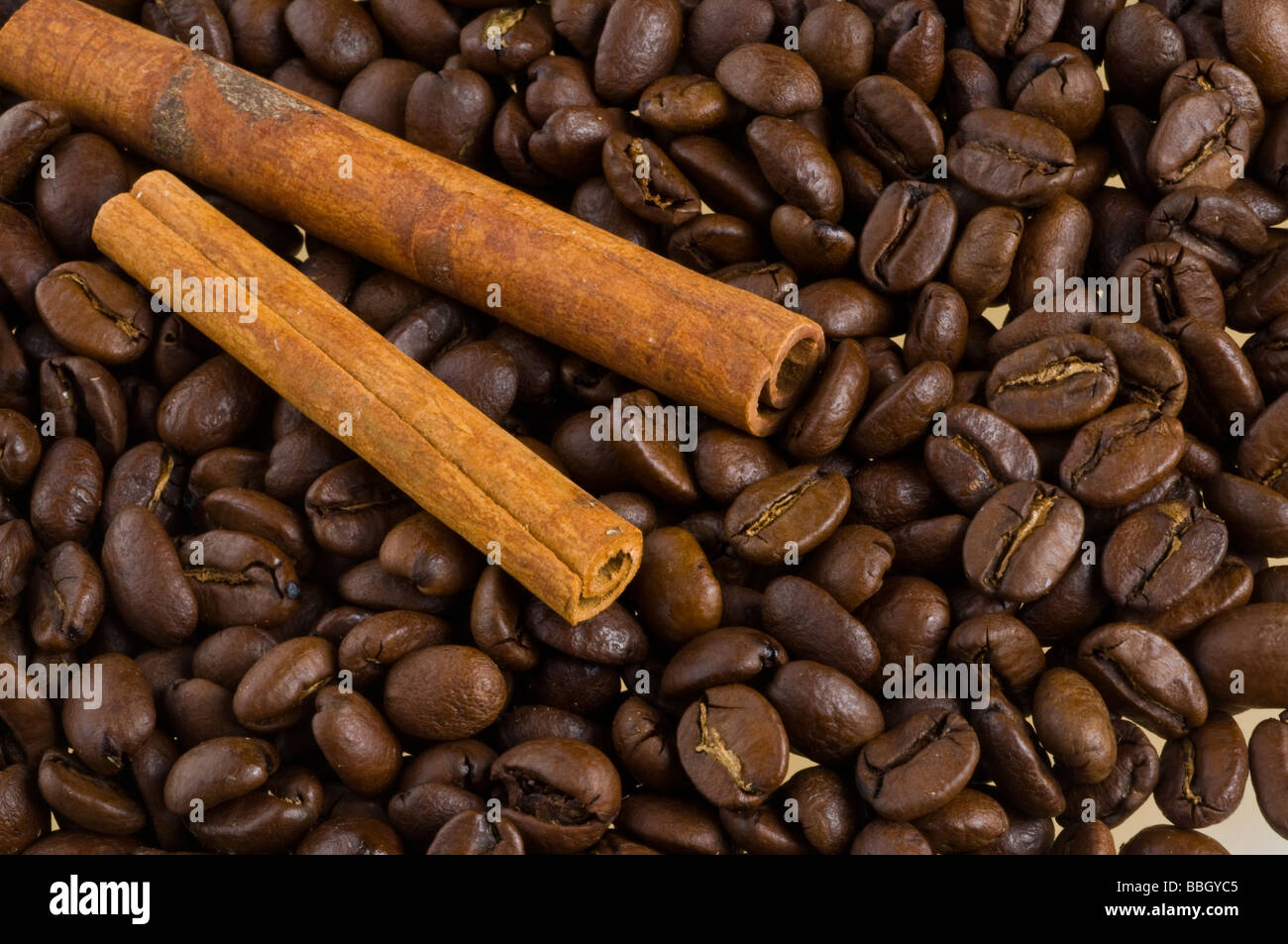 chocolate coffee and cinnamon sticks Stock Photo - Alamy
