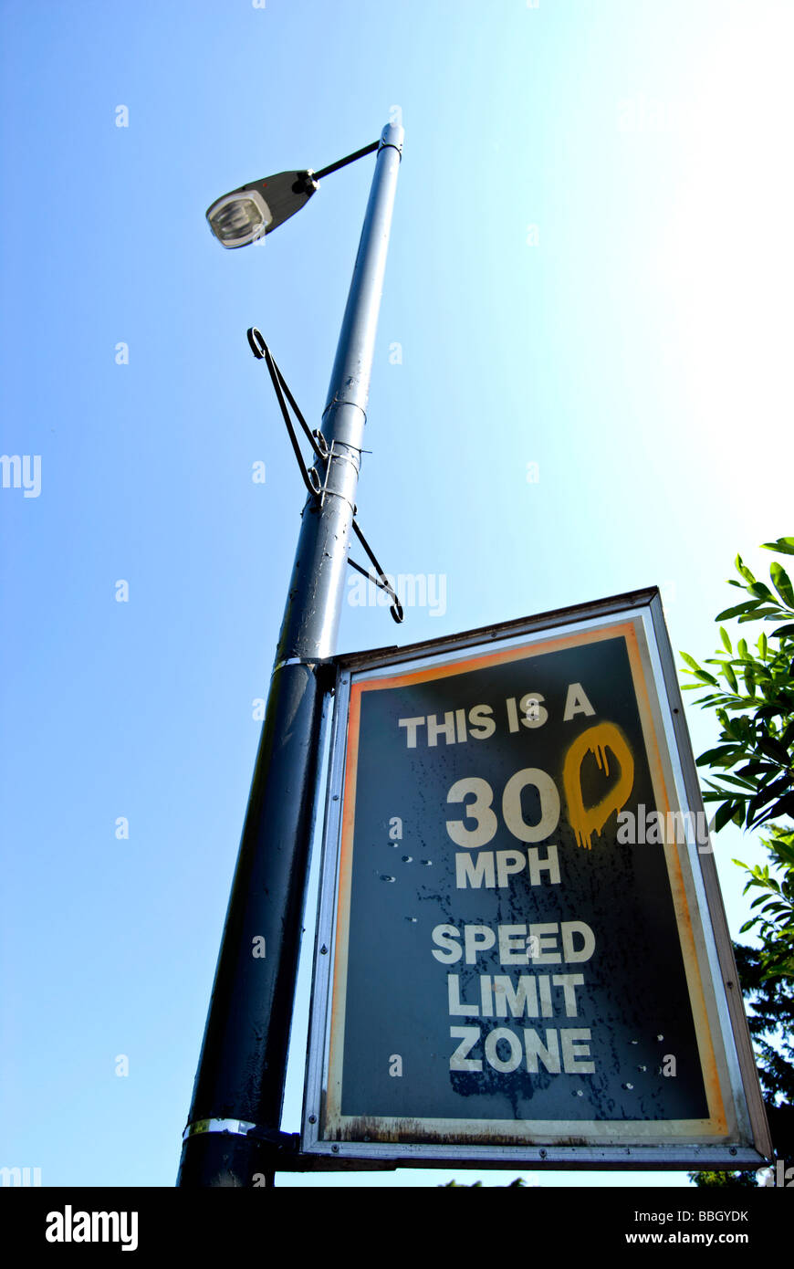 30mph speed limit hi-res stock photography and images - Alamy