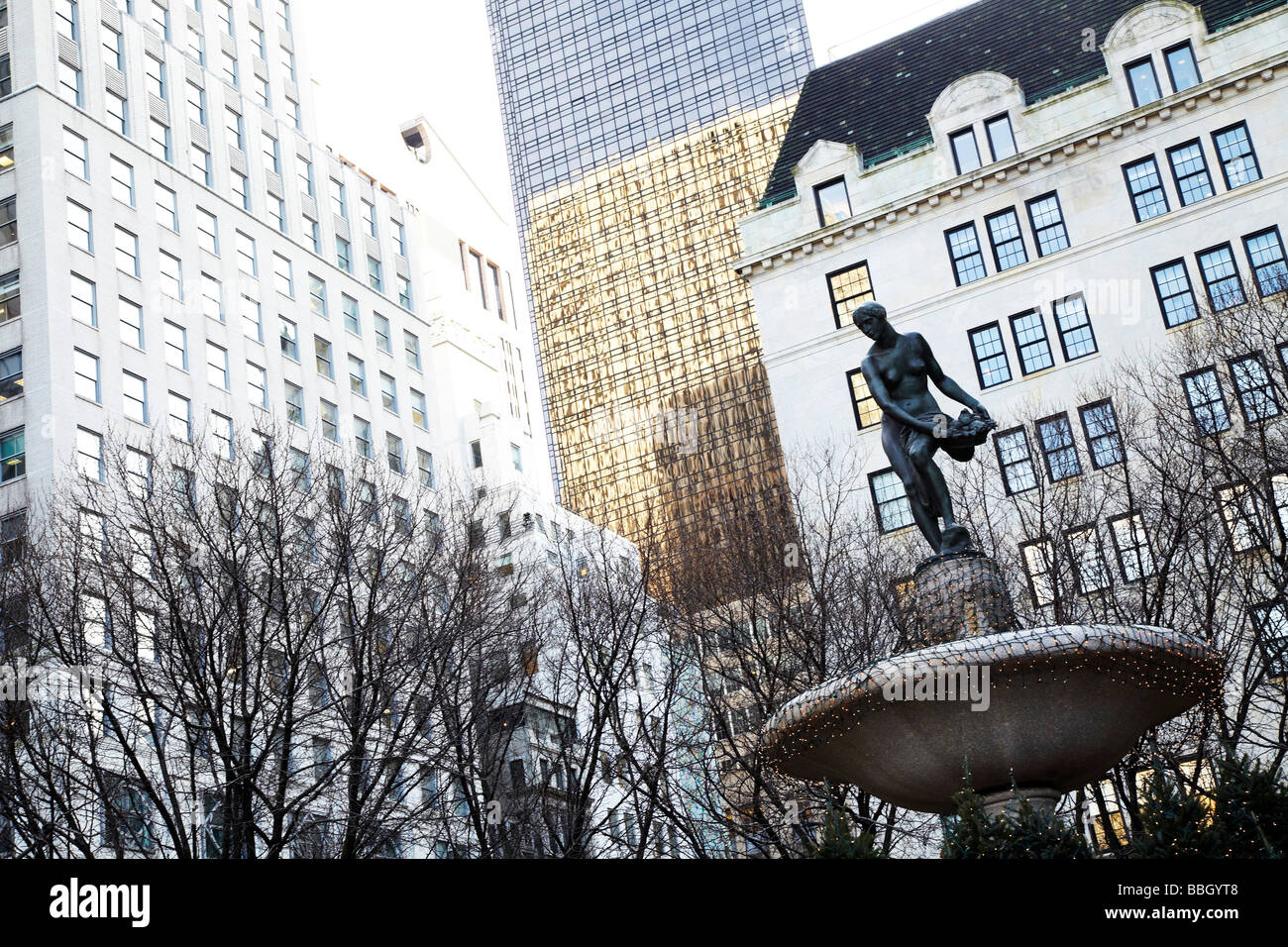 Pulitzer fountain 5th avenue hi-res stock photography and images - Alamy