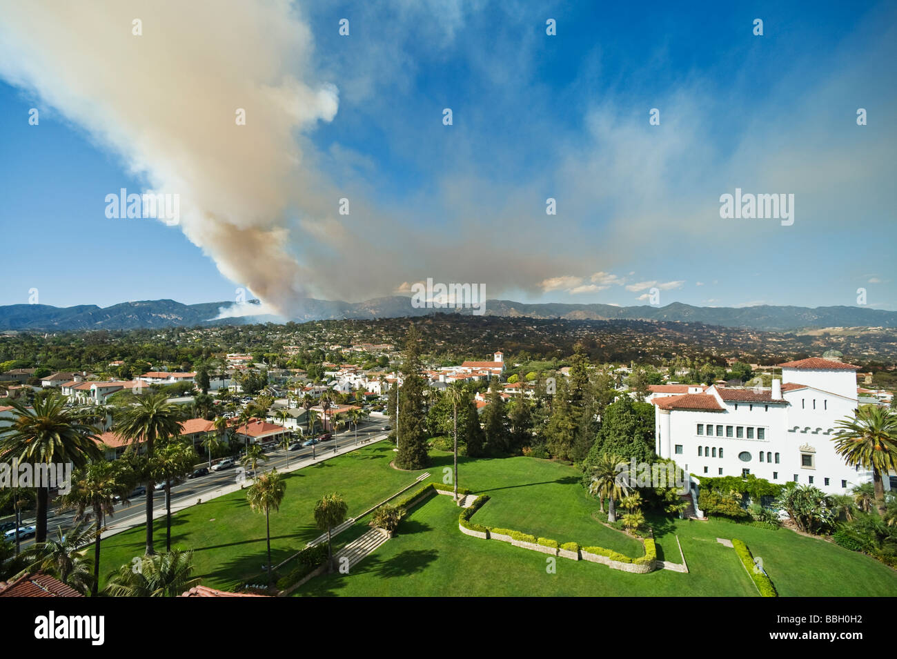 Smoke rising from vegetation fire hi-res stock photography and images ...