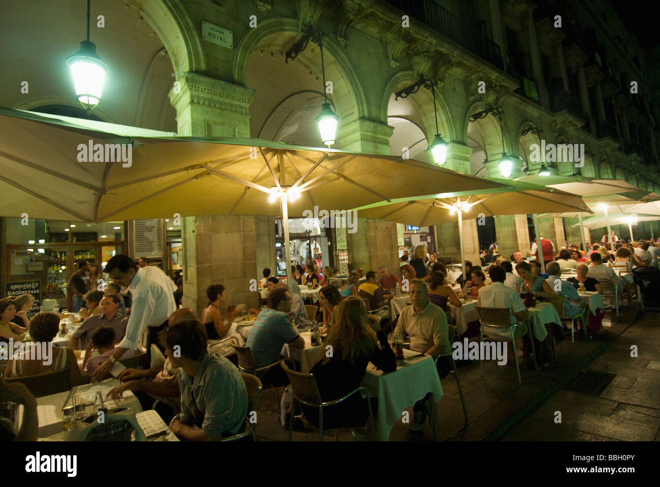Outdoor Restaurants High Resolution Stock Photography and Images - Alamy