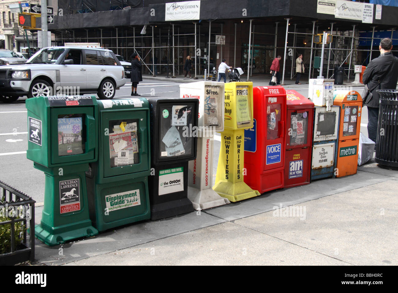 Newspaper vending machine hi-res stock photography and images - Alamy
