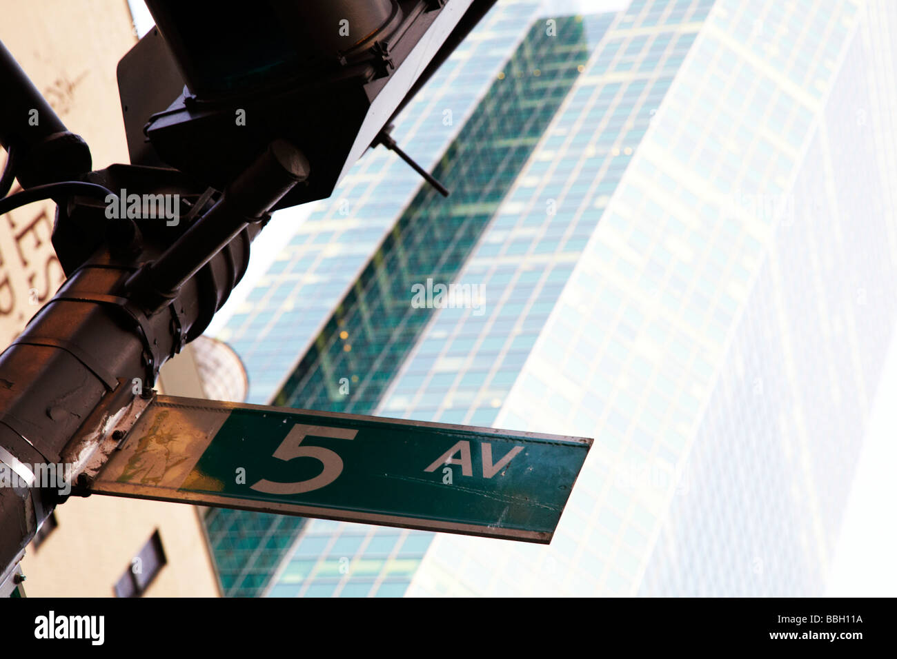 Fifth ave sign hi-res stock photography and images - Alamy
