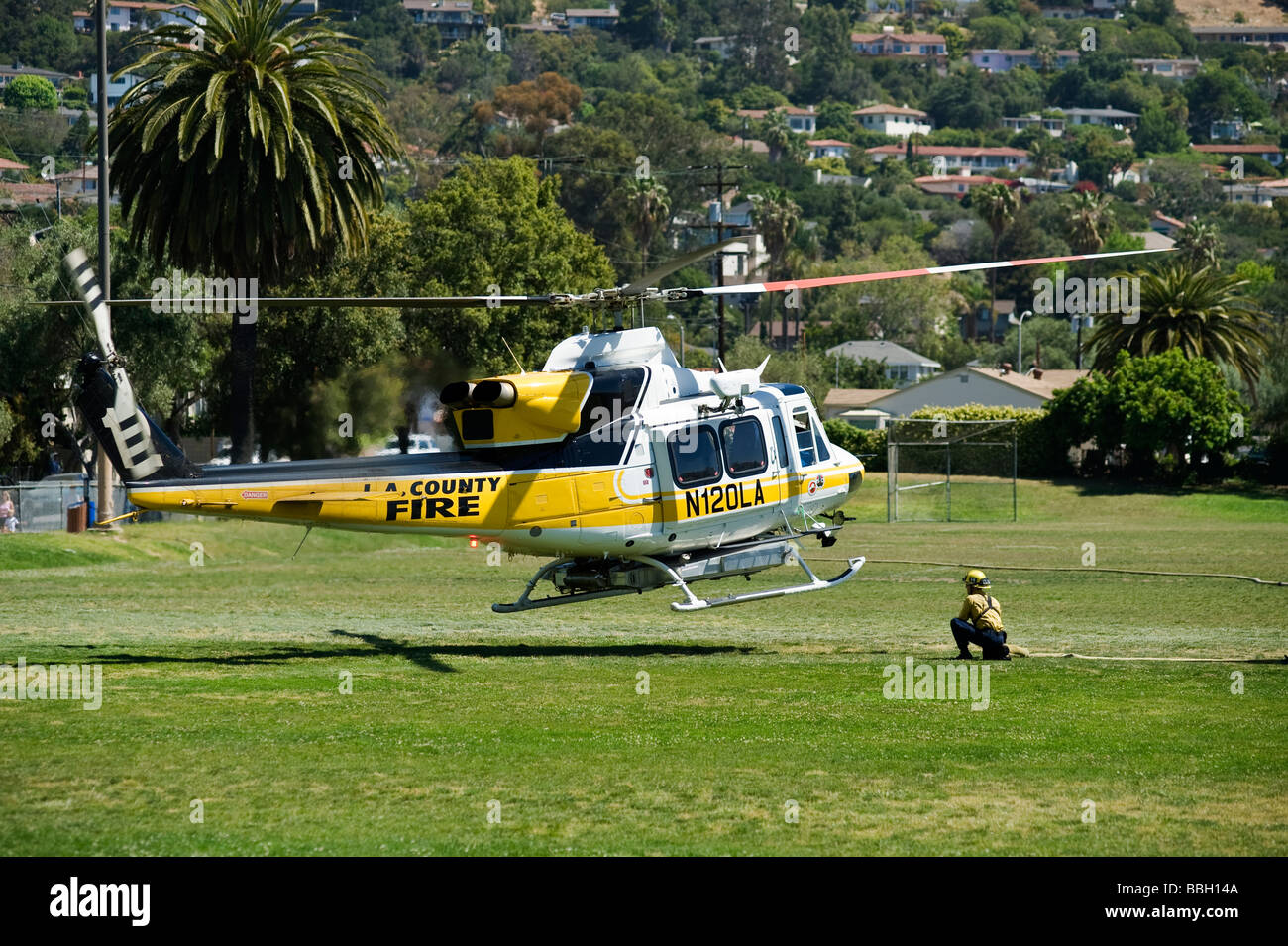 LA County fire fighting helicopter lands in field to take on water ...