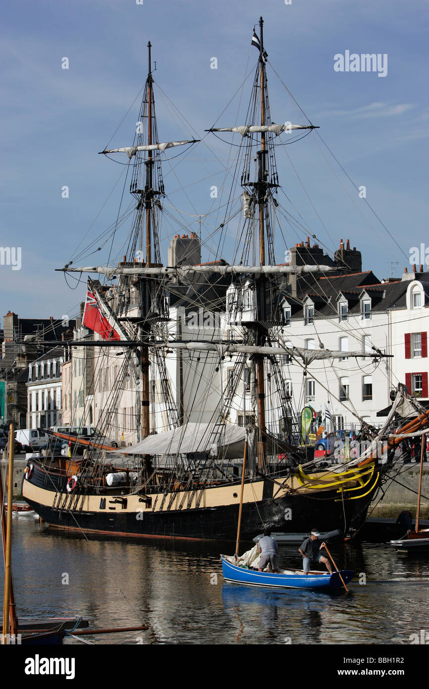 Sailing ship phoenix hi-res stock photography and images - Alamy