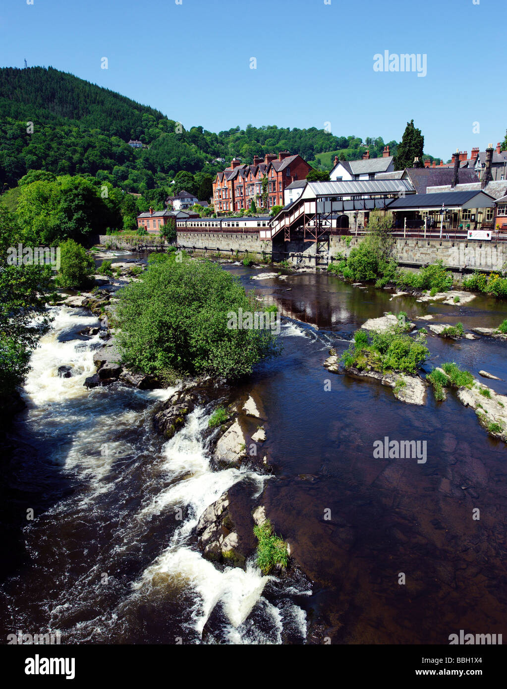 River Dee in Llangollen with steam railway station in the background ...