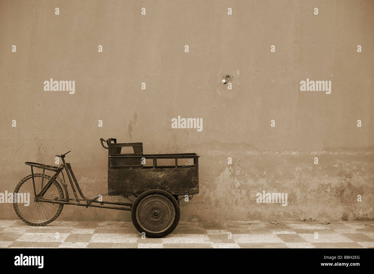 Photo of bicycle hi-res stock photography and images - Alamy