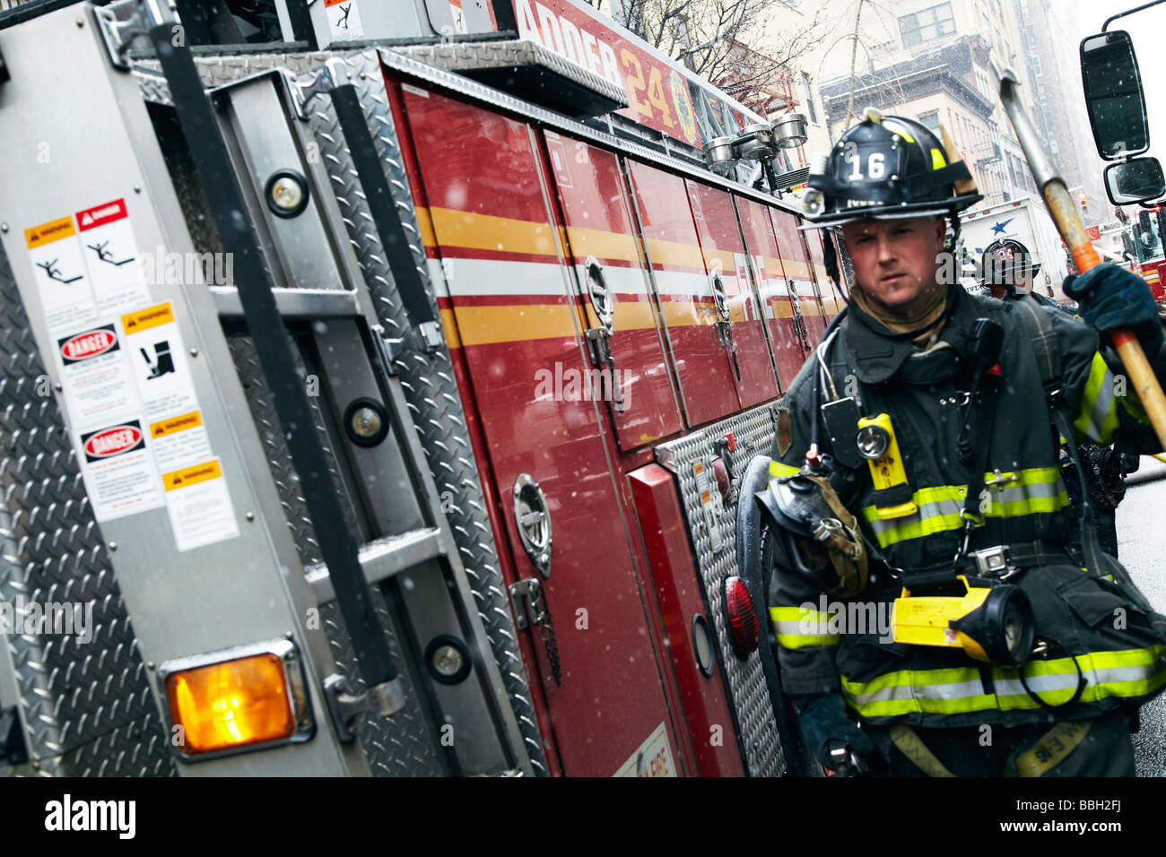 Firefighter firemen nyfd nyc hi-res stock photography and images - Alamy