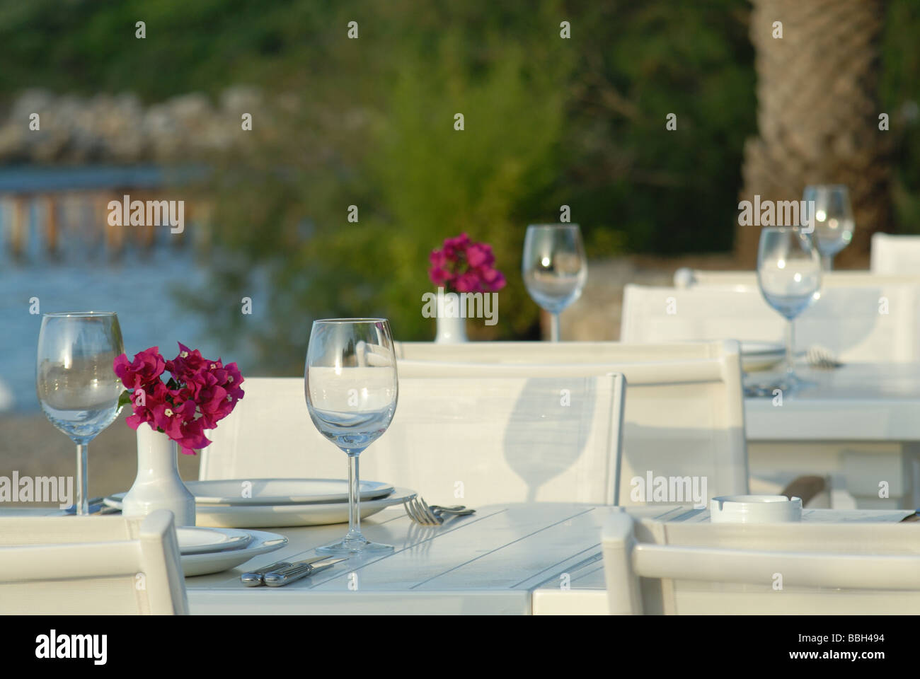 dinner table and nice place setting at the beach restaurant Stock Photo ...
