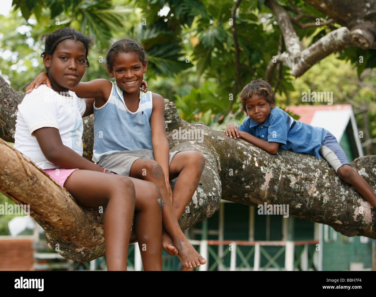 Children smiling happy nicaragua hi-res stock photography and images ...