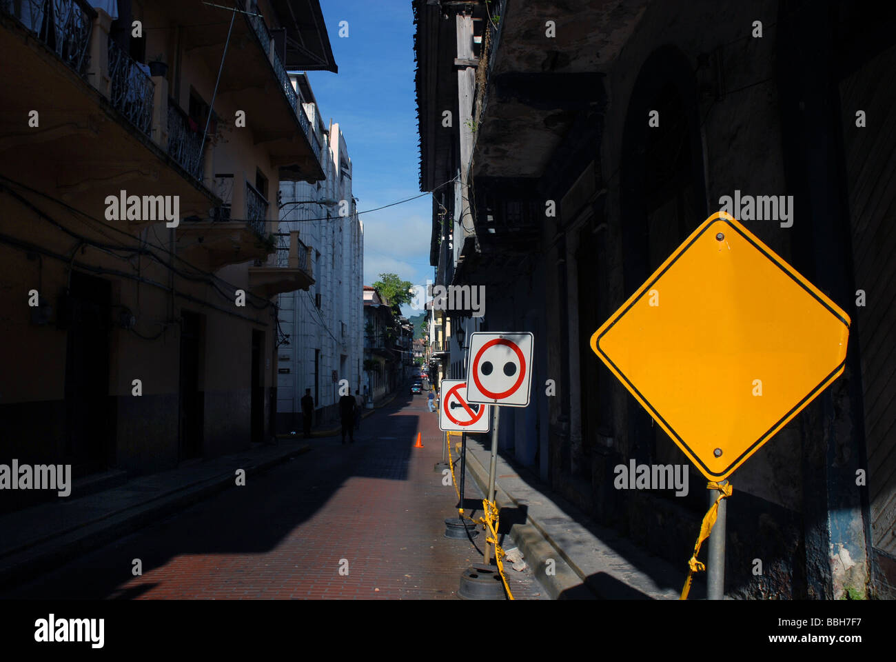 picture of a road sing with street on the backround Stock Photo - Alamy