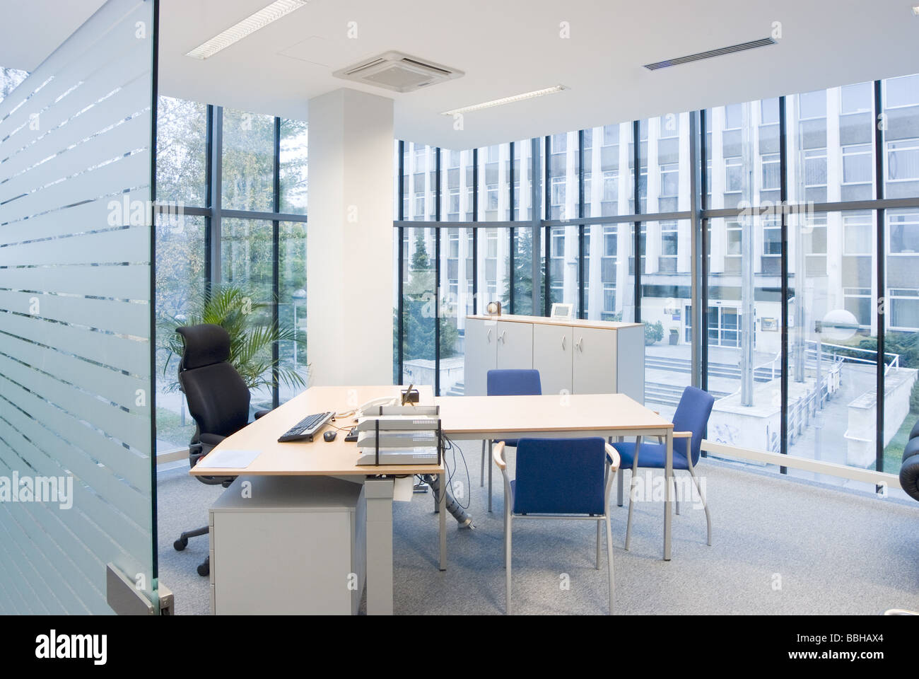 Modern workplace office design hi-res stock photography and images - Alamy